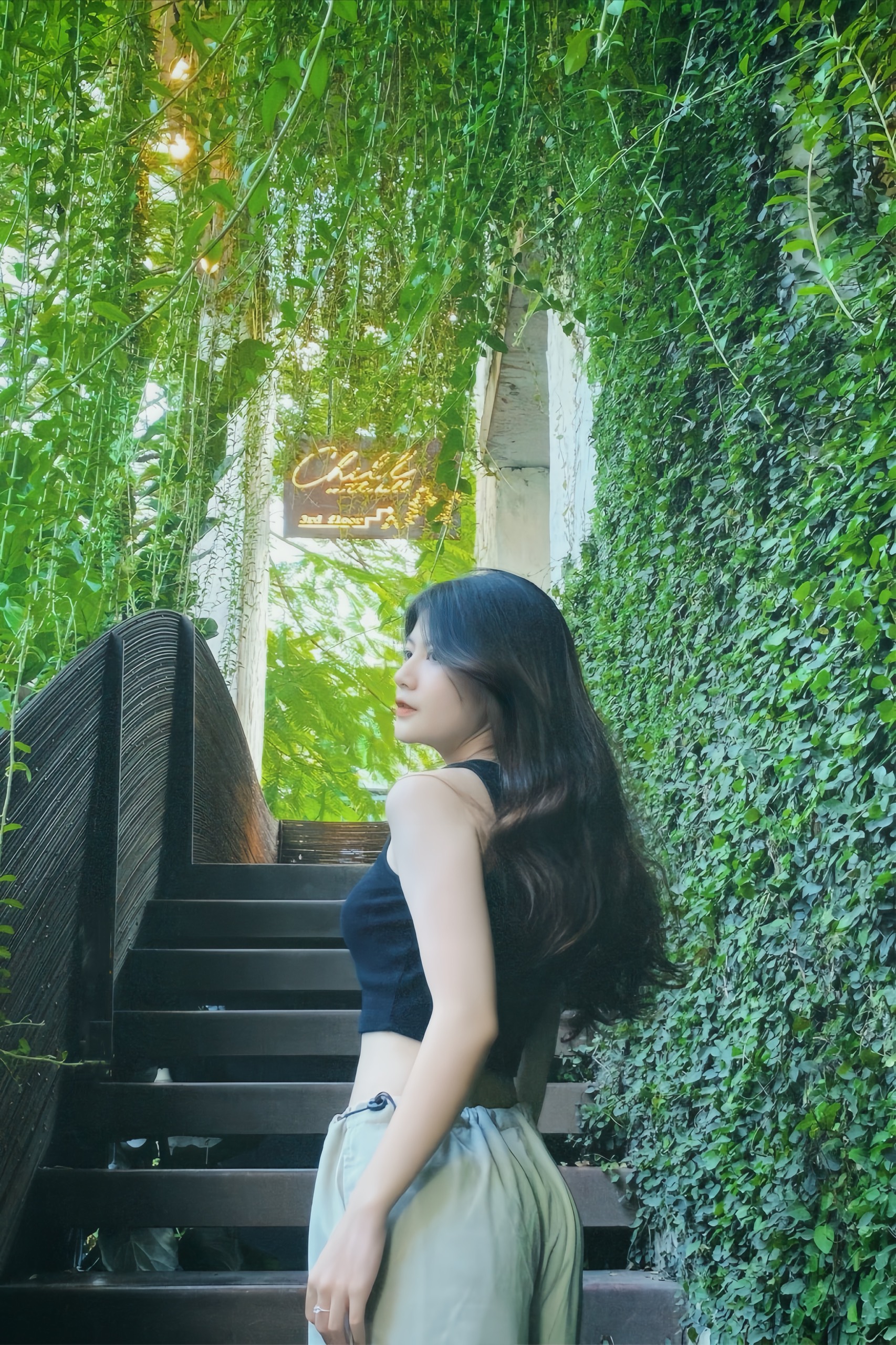 Cẩm Tú's Profiles