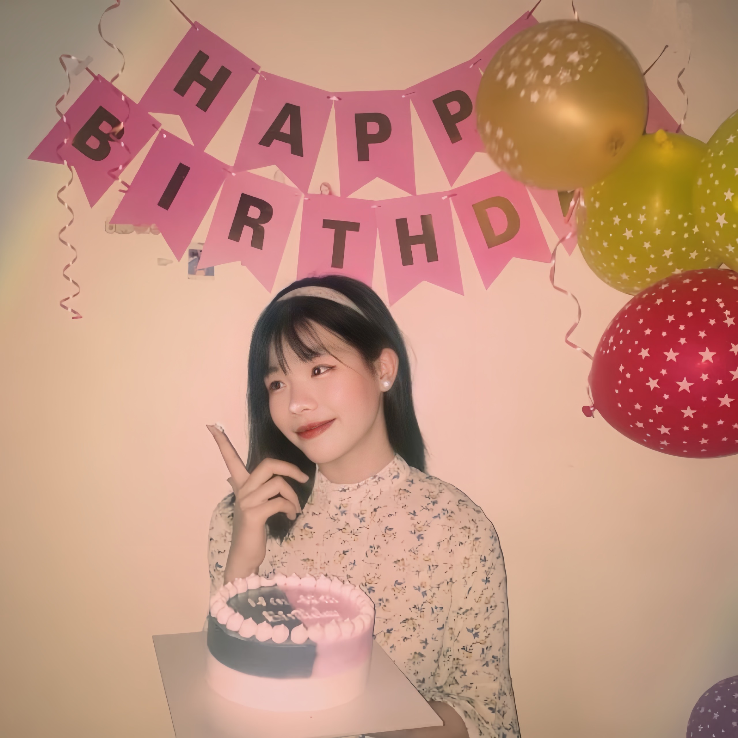 Cẩm Tú's Profiles