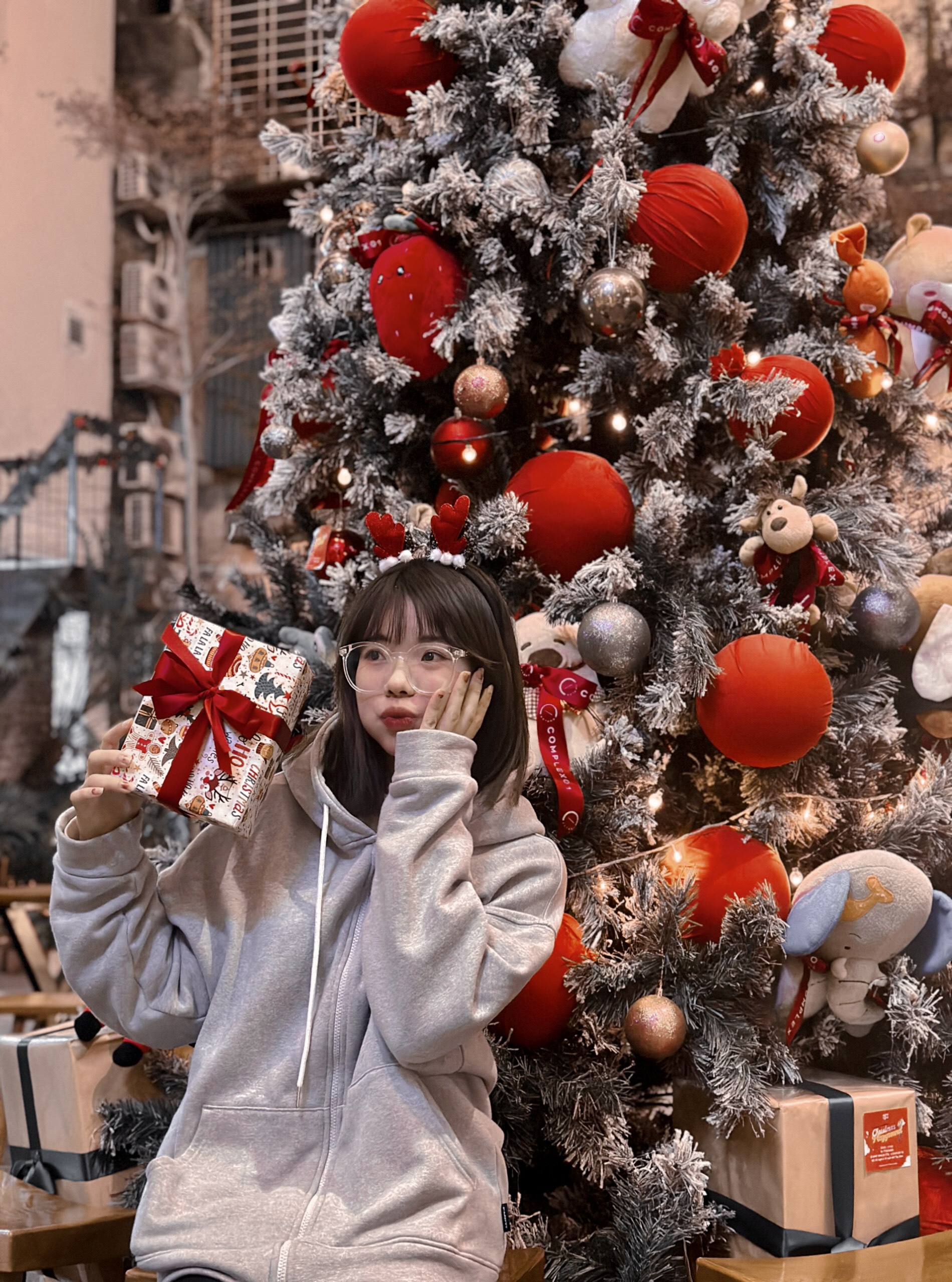 Cẩm Tú's Profiles